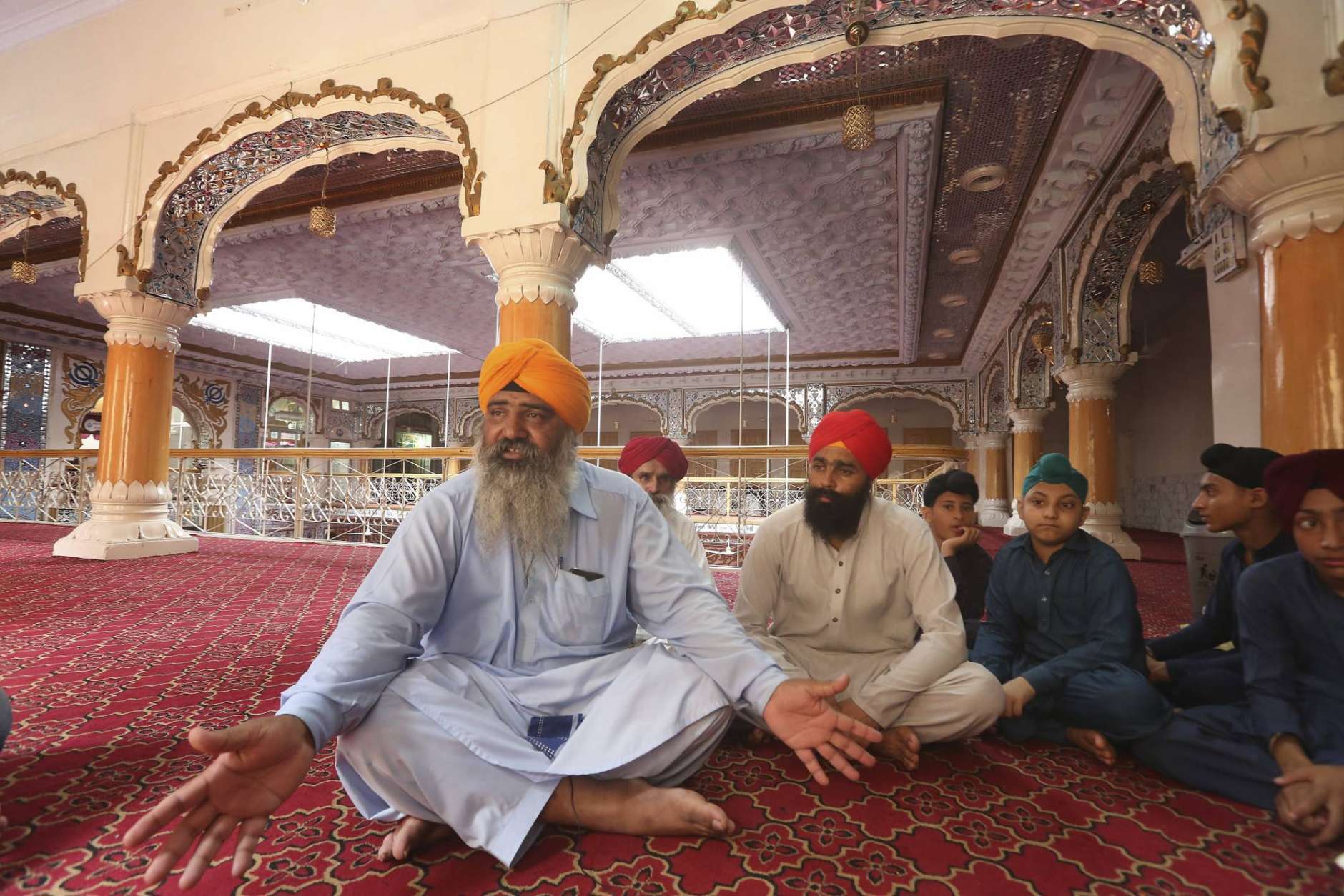 Sikhs told to 'convert to Islam' by Pakistani official - Rabwah Times